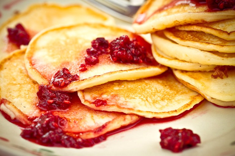 Oladushki – small Russian pancakes | milkandbun