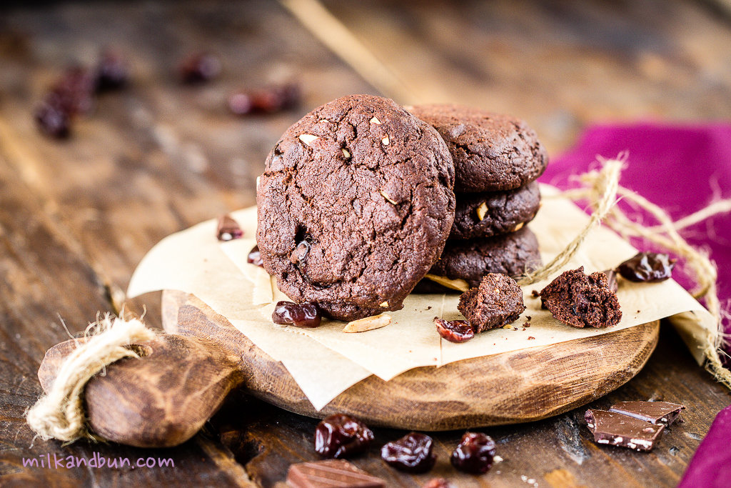 Chocolate cherry cookies | milkandbun